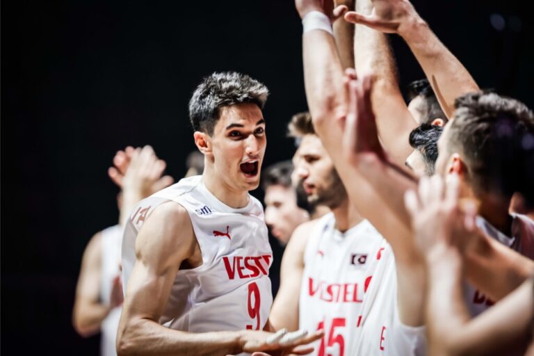 Efe Mandıracı, Piacenza'da - Voleybolunsesi