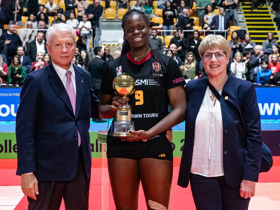 THY’nin yeni genç yeteneği Anna Adelusi - Voleybolunsesi